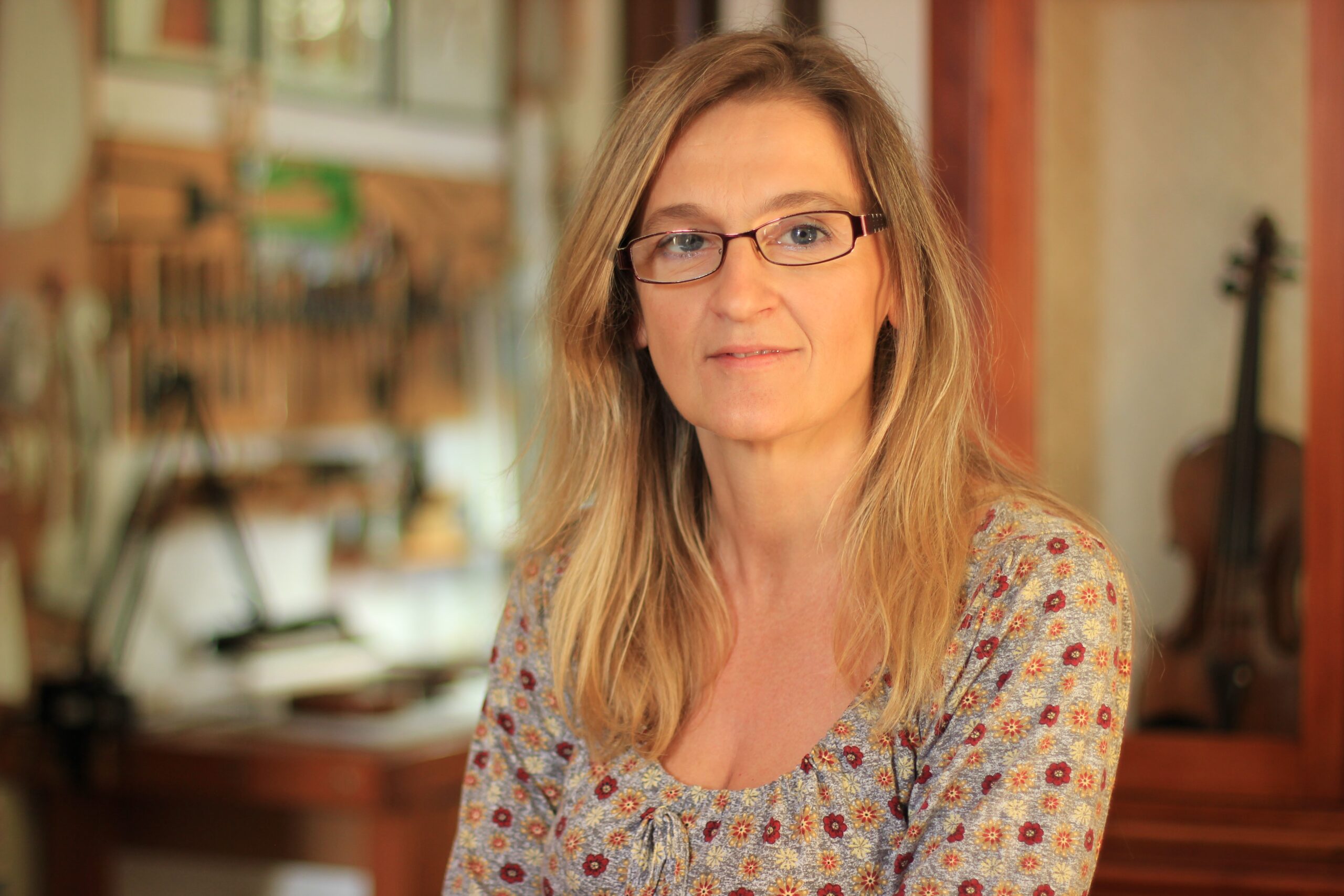 Elisa S Headshot | Claire Givens Violins, Inc